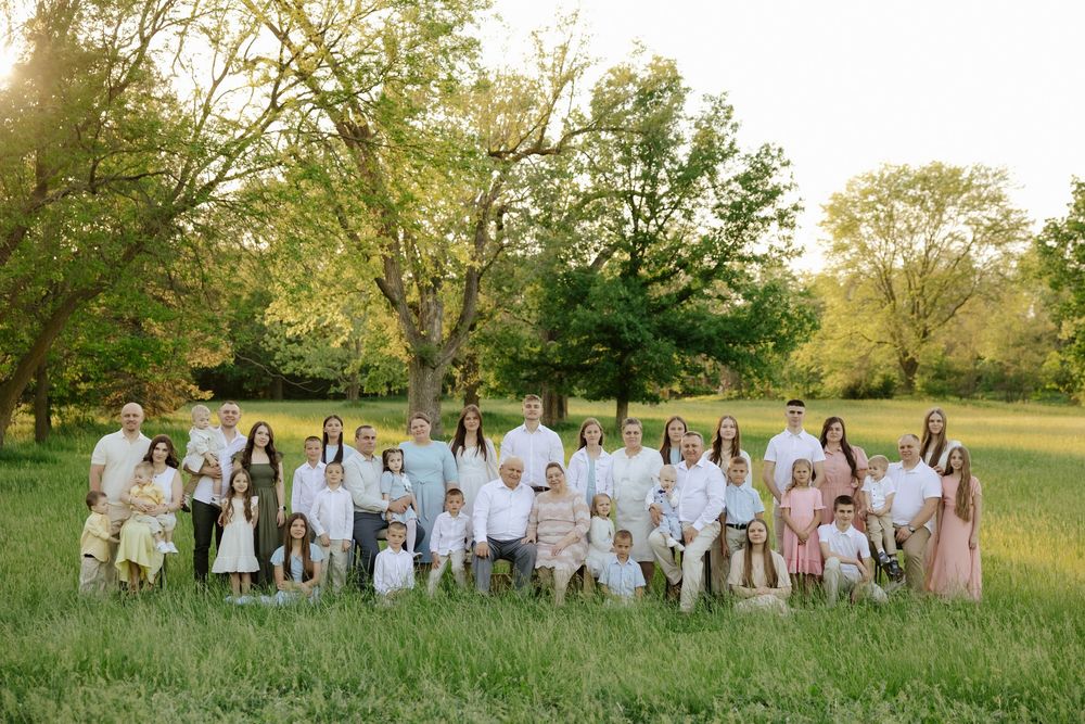 A Guide to Posing & Photographing Extended Families