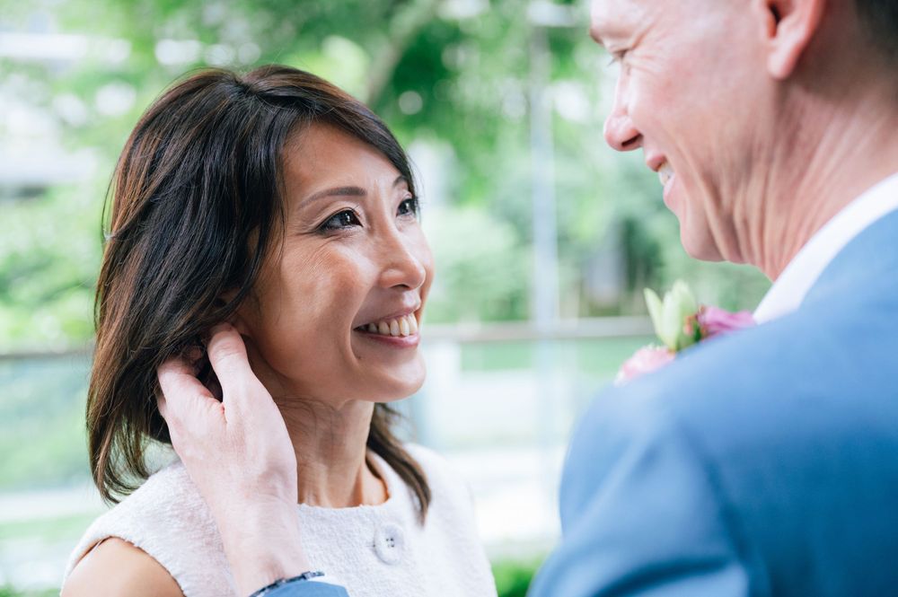 How to Pose Naturally for Stunning Wedding Photos - Studio Arcus Iris