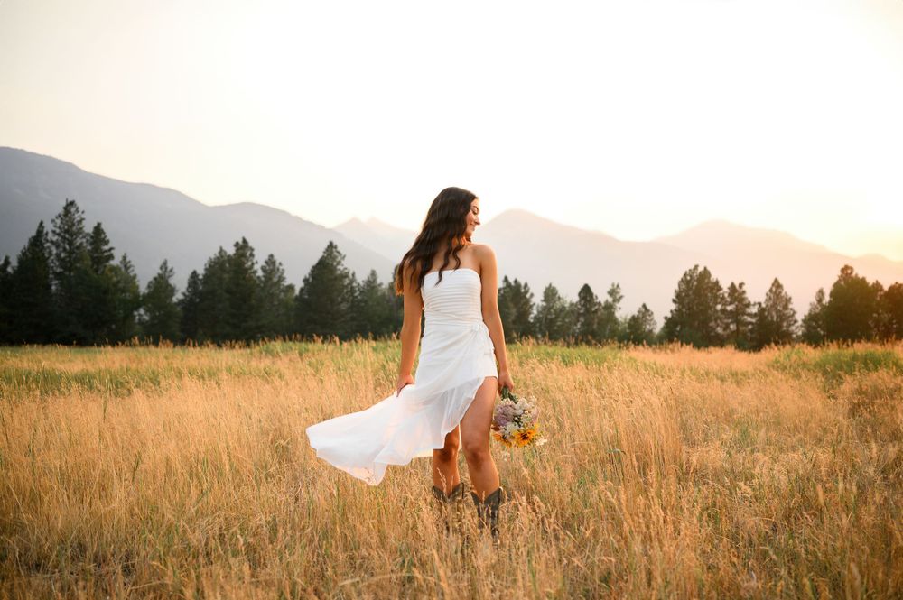 What to Wear for Senior Pictures at Wallowa Lake and Joseph, Oregon ...