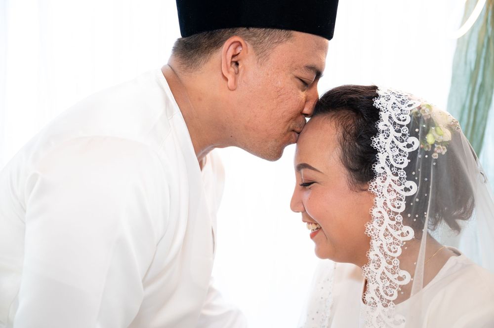 Overcoming Camera Shyness: Tips for a Confident Wedding Photoshoot ...