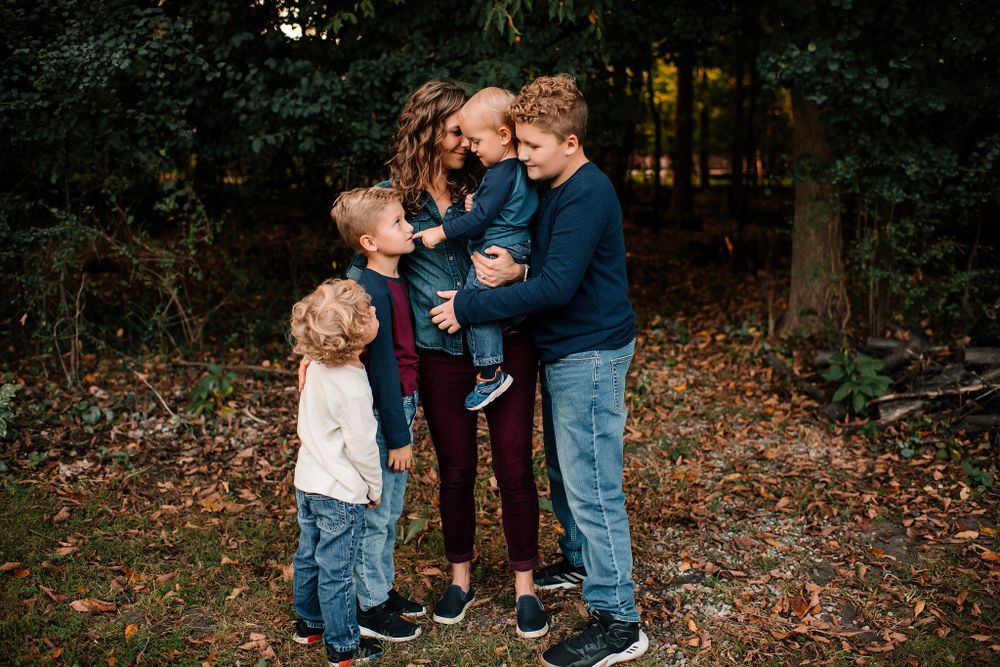 FAMILY SESSION IN LIVONIA, MICHIGAN - Keri Harrison Photography