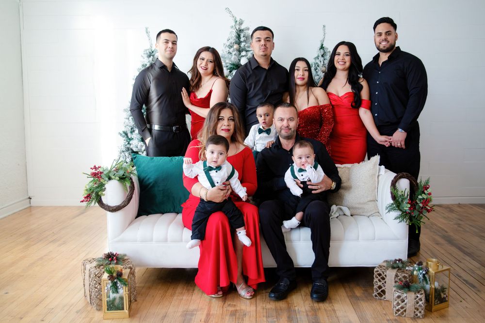 Christmas Session: Serna Family - Pictures Are Forever Photography