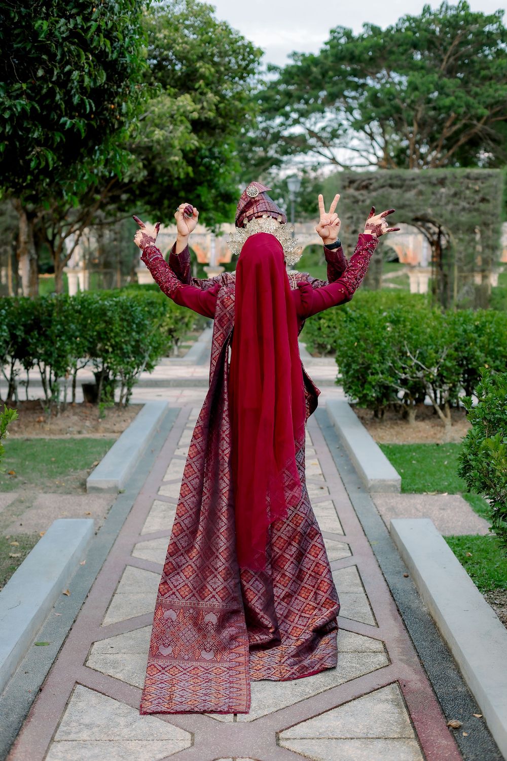 10 Viral Wedding Poses You Must Try in 2025: Capture the Moment with ...