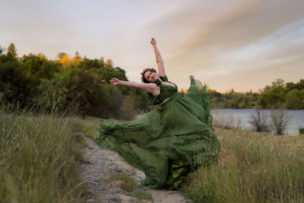 River Portrait Session - Mary Bowers Photography