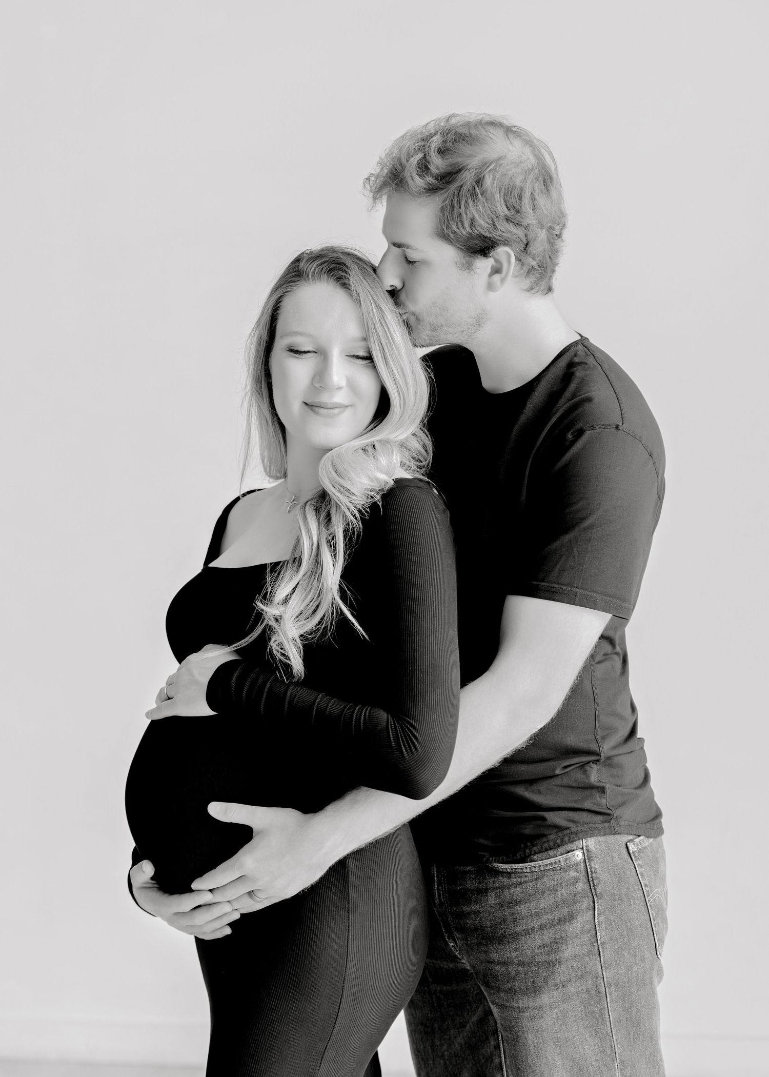 Brooke | Sweet, Simple Maternity Session | Jarrell, TX