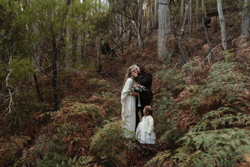 Lou & Ryan elope in the Huon Valley - Joss Jensen Photography