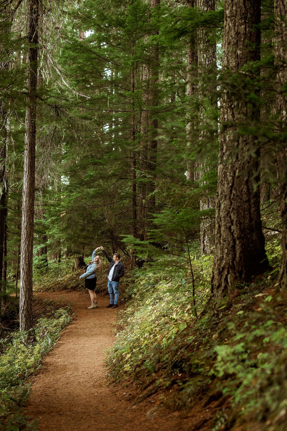 Lily+Austin- Sahalie Falls Engagement - Lindsae Dale Photography ...