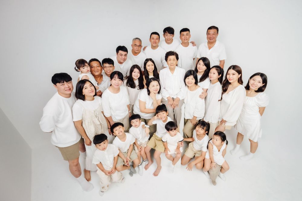 家庭寫真｜四代同堂棚內拍攝、近30人大家族 - Aspire Studio 渴望影像攝影工作室