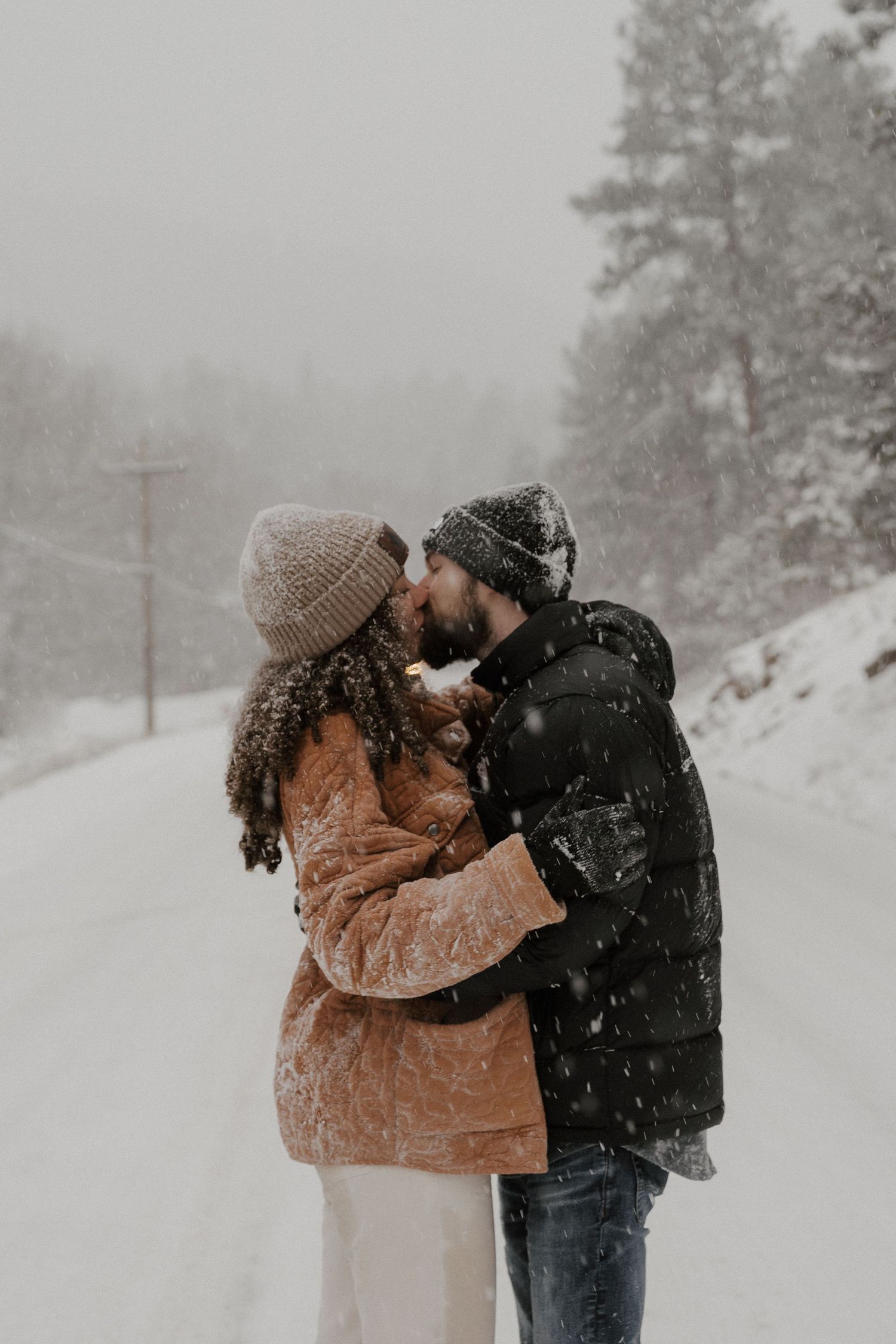 Acacia & Ryan's Snowy Colorado Winter Couple Session - Megan Hadley ...