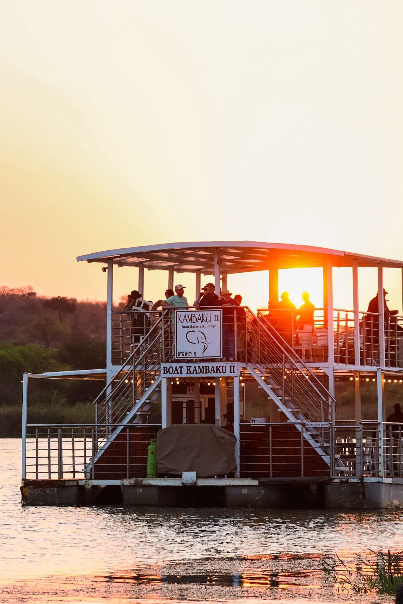 Kambaku II Boat Safaris & Lodge