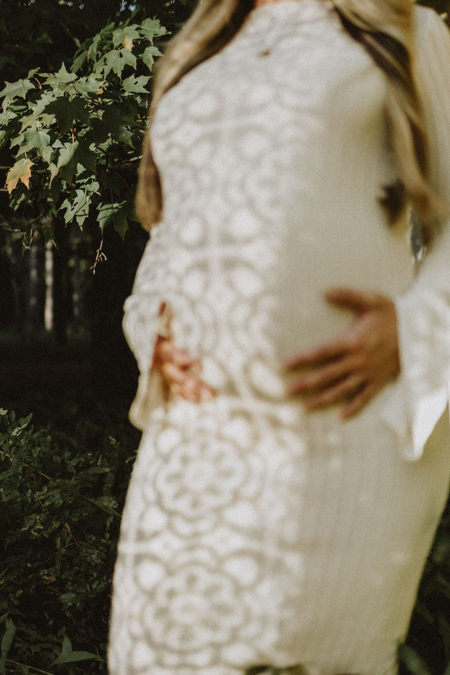 Maternity Shoot Using Light 5 Ways - Lindsay Leckie Photography
