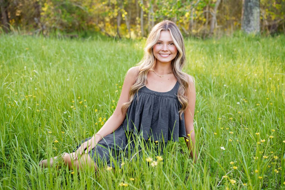 Senior Photos In A Field - The Woodlands Senior Photographer - Custom ...
