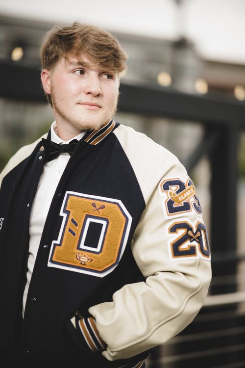 10 Must-Try Graduation Poses In 2025 (With Examples)