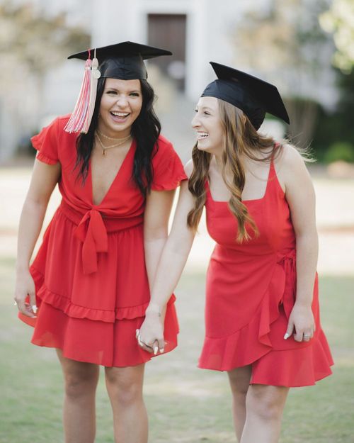10 Must-Try Graduation Poses In 2025 (With Examples)