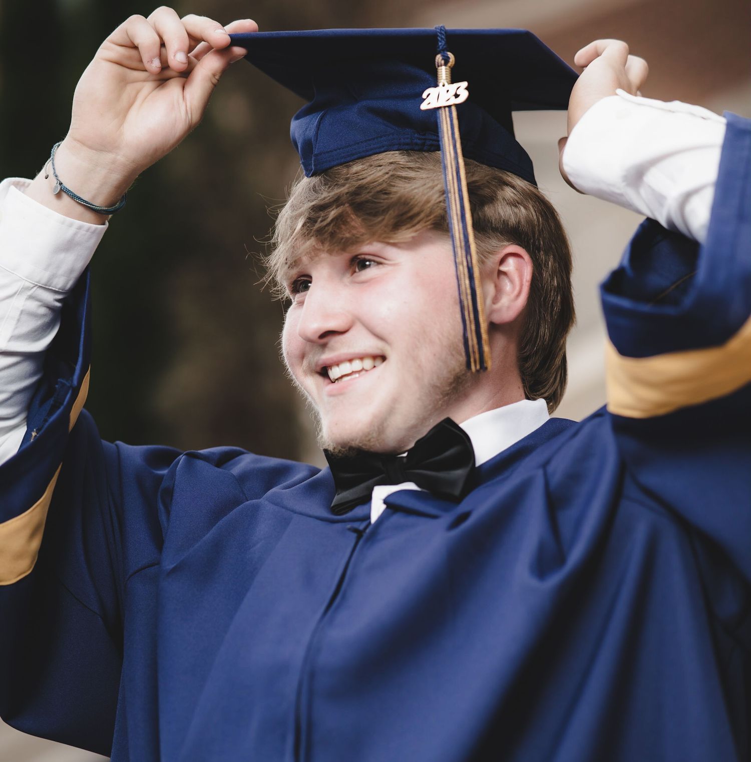 10 Must-Try Graduation Poses In 2025 (With Examples)