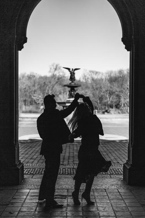 Engagement Posing Guide - ROZA GOLTSER | FILM PHOTOGRAPHER