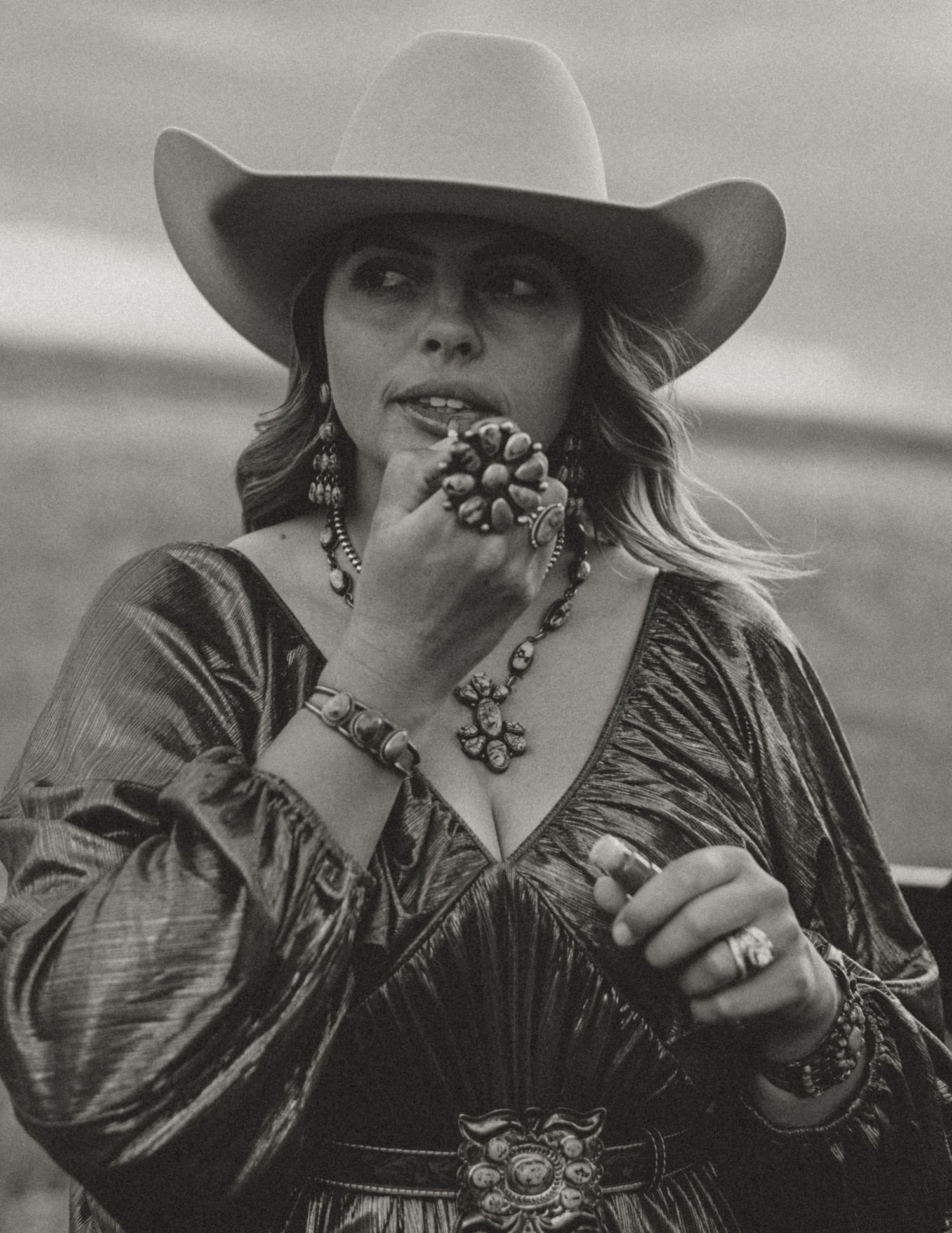 WESTERN LIFESTYLE PORTRAIT - Blonde & A Bay Photography