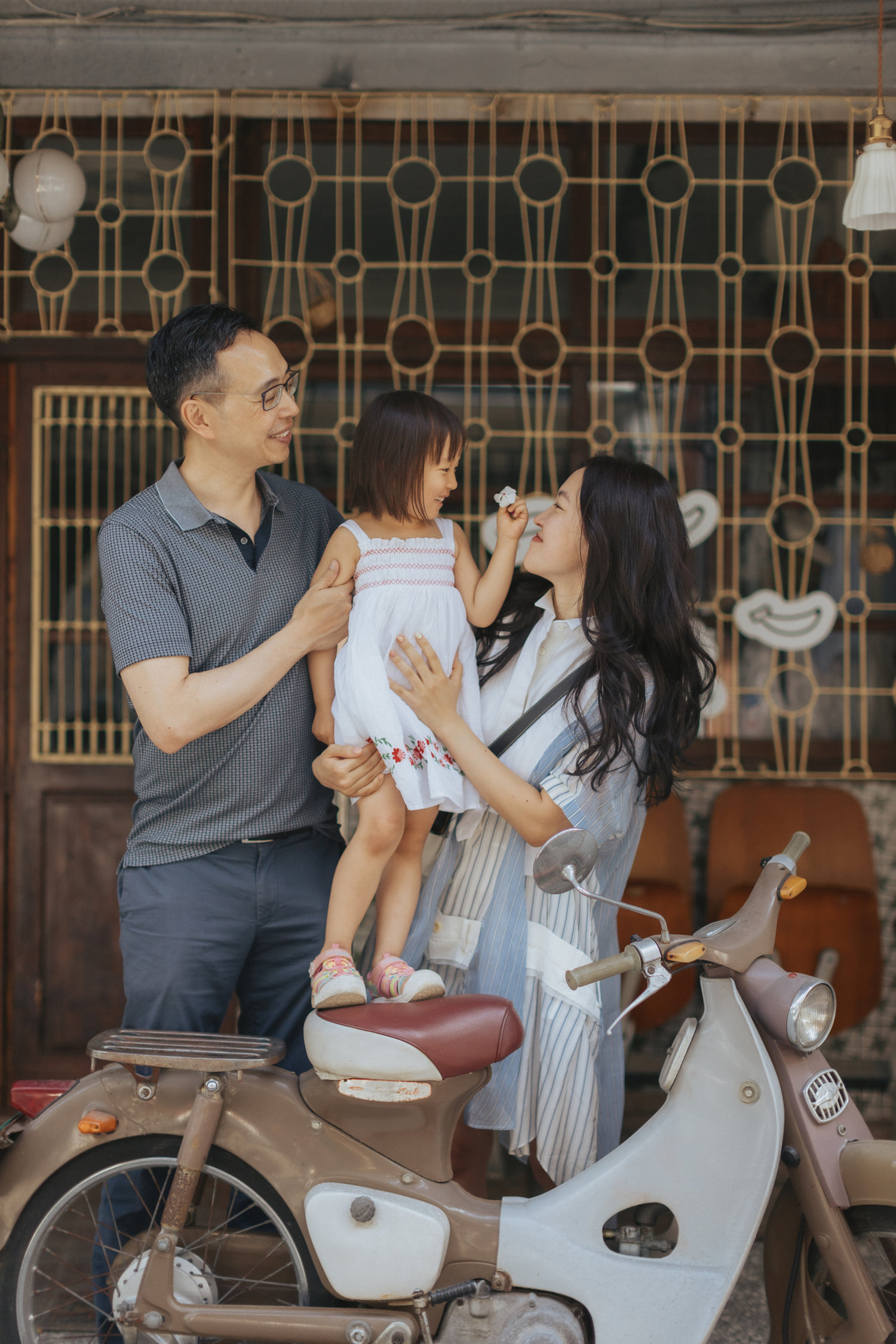 Family Session at Chifeng Street, Zhongshan - Taipei Taiwan ...