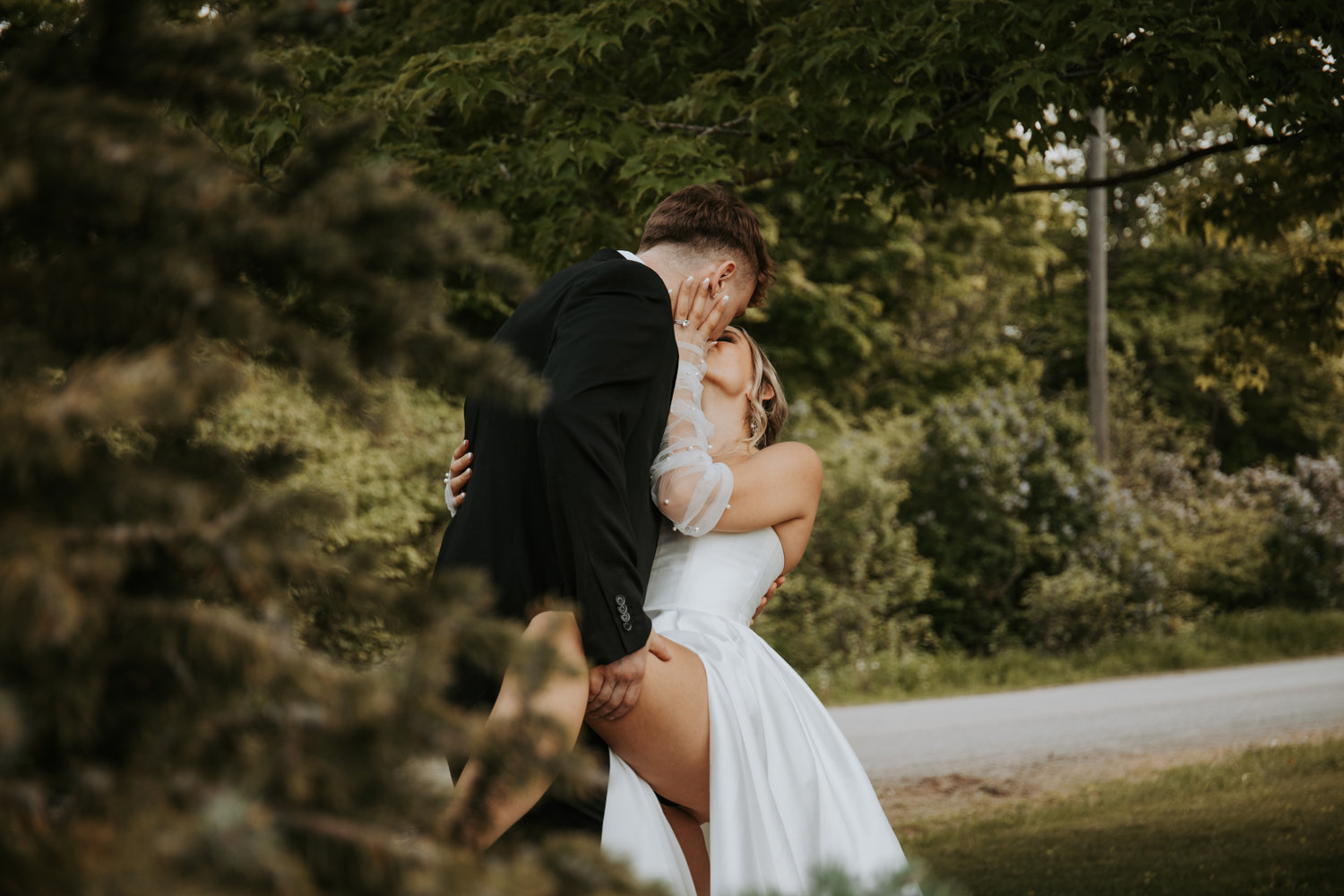 Willowbee Photography - Burlington Wedding Photographer