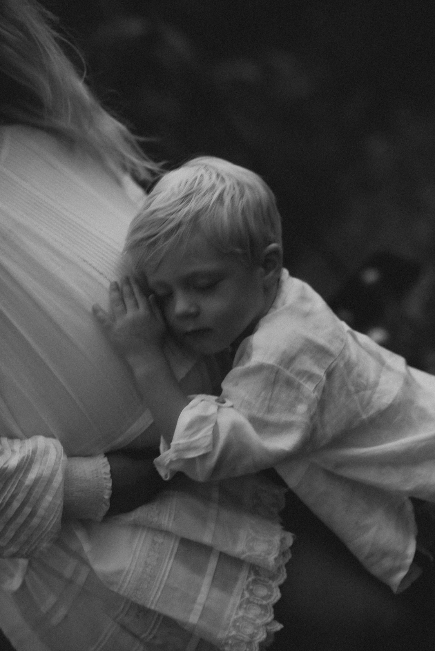 a short story. garden mini family session - the utopian stories.