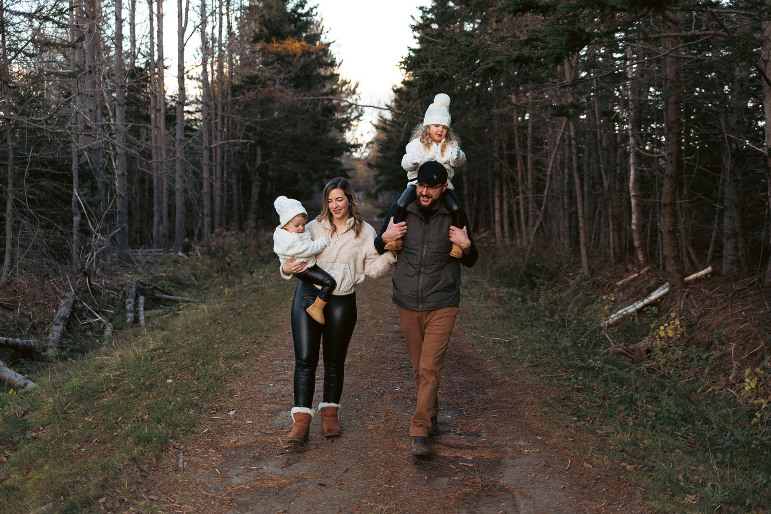 The MacInnis' - Christmas Family Session - Statton Creative