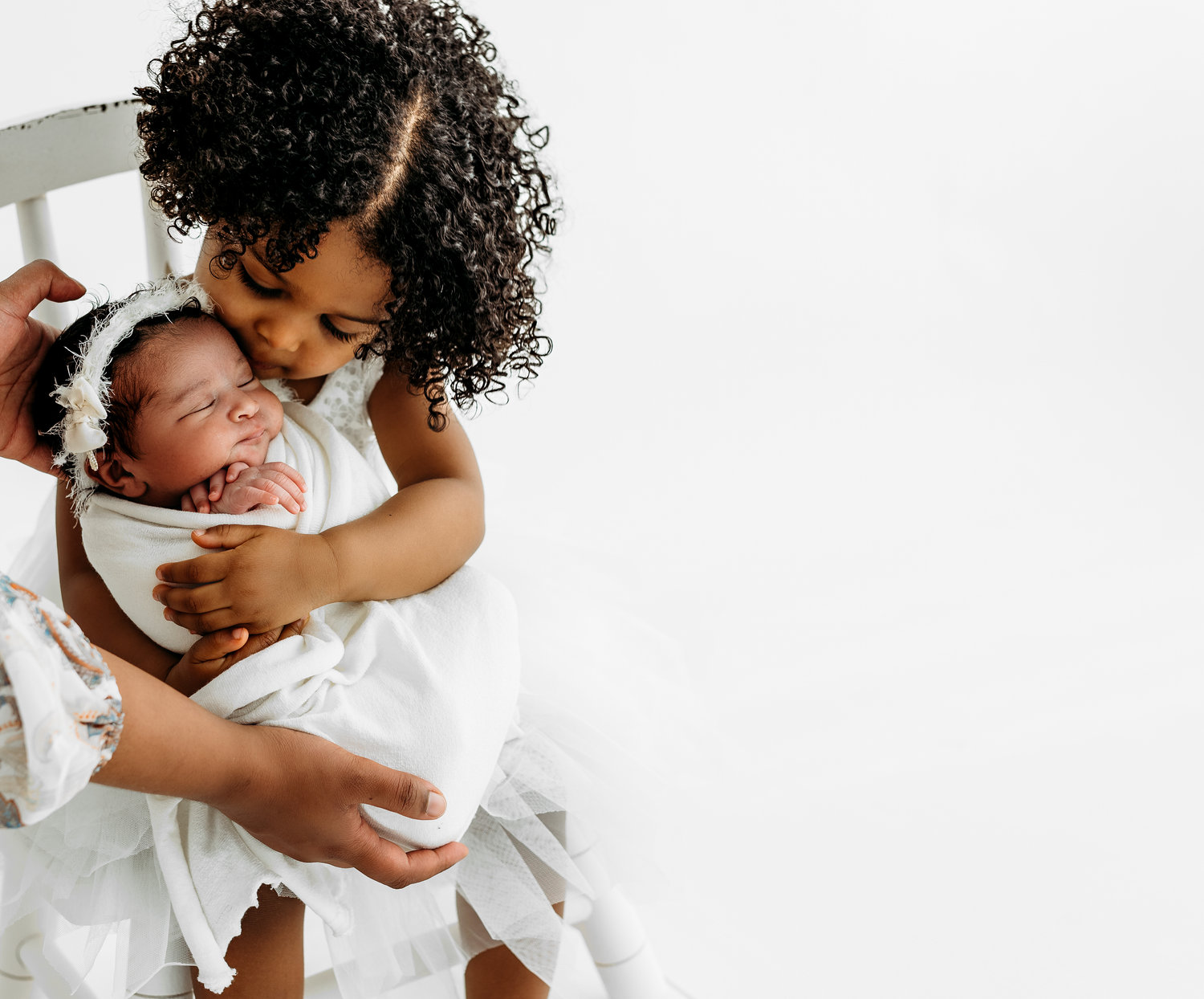 How to Incorporate Siblings Into Your Newborn Photography Session ...