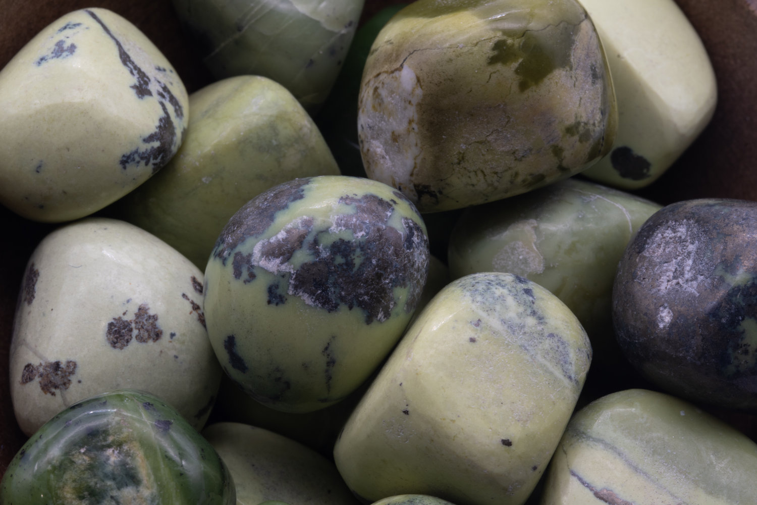 Serpentine Meaning, Properties, and Benefits. - Geology Rocks Pittsburgh