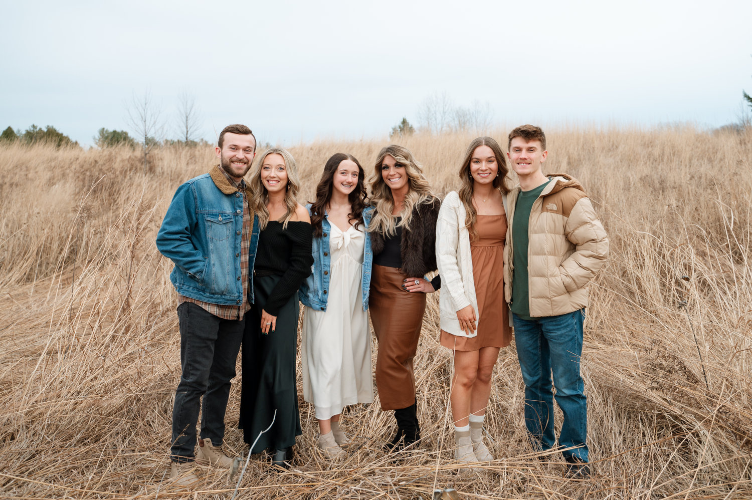 A Heartwarming December Family Session in Appleton, WI - Morgan Hicks ...