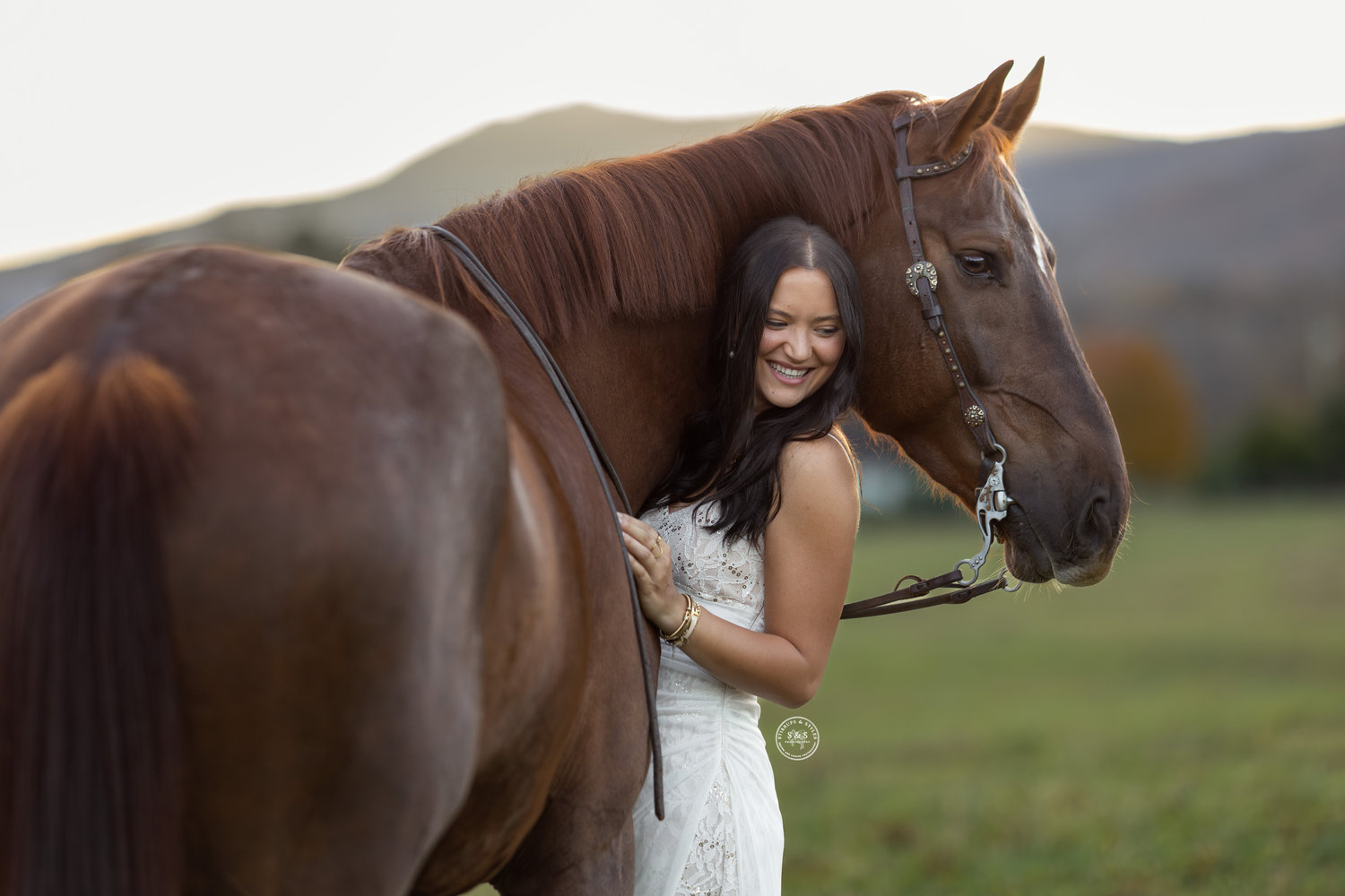 How to Pose With Your Horse: Ultimate Guide for Riders & Photographers ...