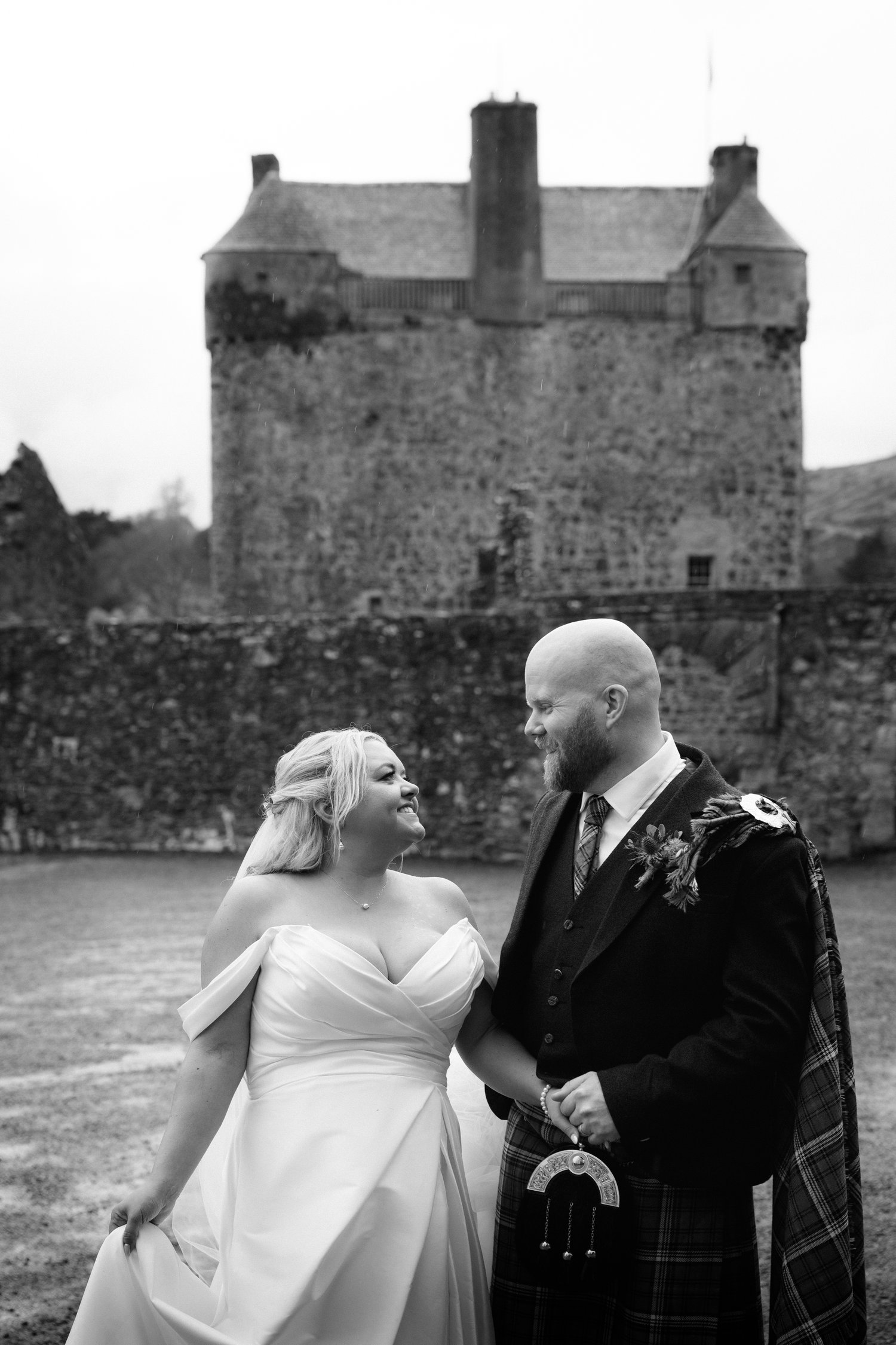 Neidpath Castle Wedding on a Rainy Winter Day - Kate Godfrey Photo