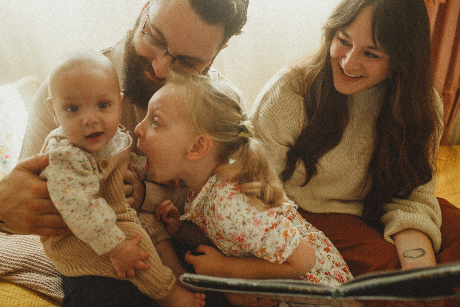 sweet in-home family pictures - Portland Oregon family photographer ...