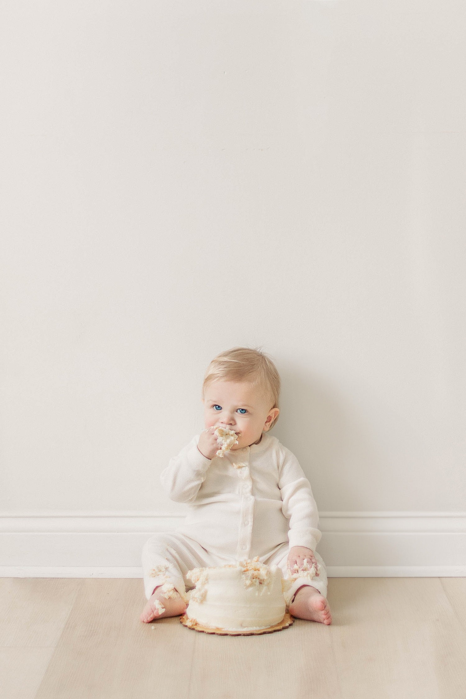A Glimpse Into a First Birthday Milestone Session and Cake Smash in ...