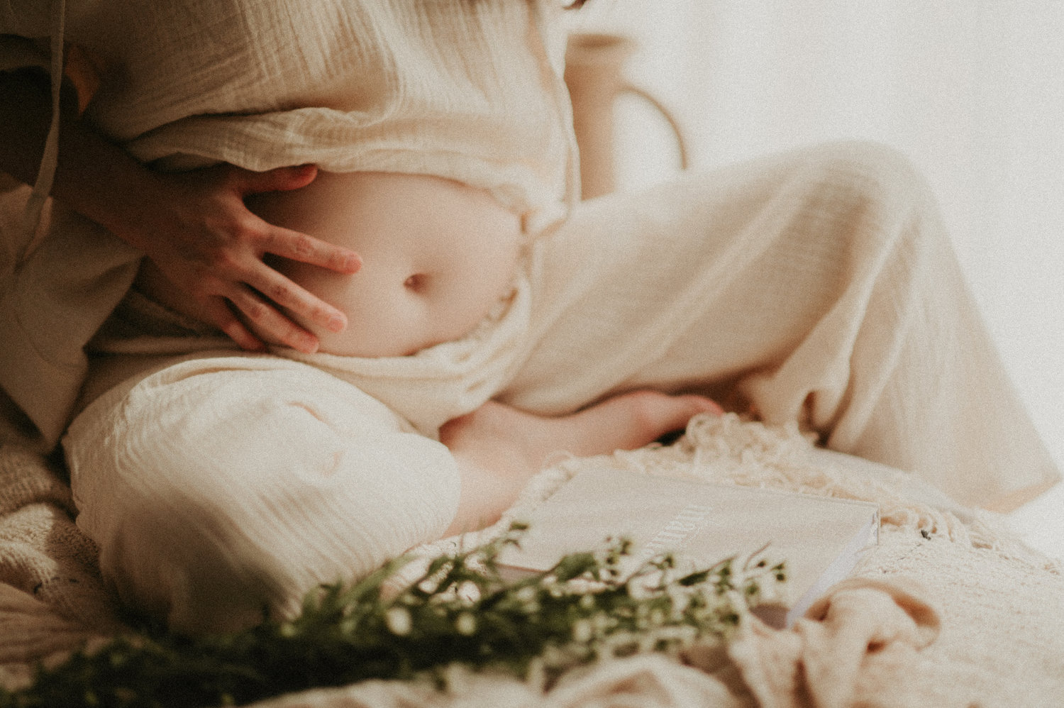 Becoming Mama: Capturing the Beauty of Expecting - Celebrate the ...