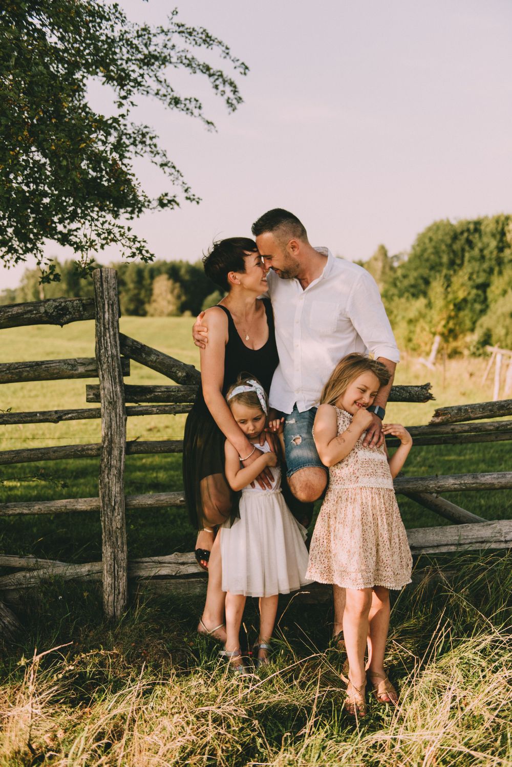 Capturing Memories: A Family Gathering Photoshoot in Edinburgh ...